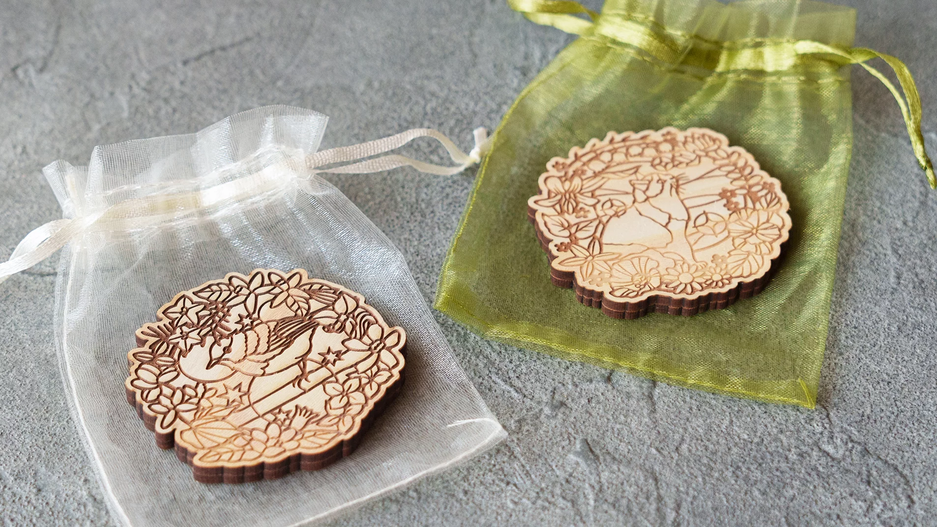 切り絵作家・大橋忍さんコラボ！お部屋を優しく彩って素敵空間へ。光のインテリア・木製サンキャッチャー｜Creema SPRINGS