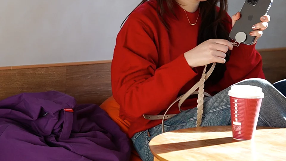 【かたて1秒】スマホショルダーストラップを、マグネット構造に｜「MAGHOL」（マグホル）｜Creema SPRINGS