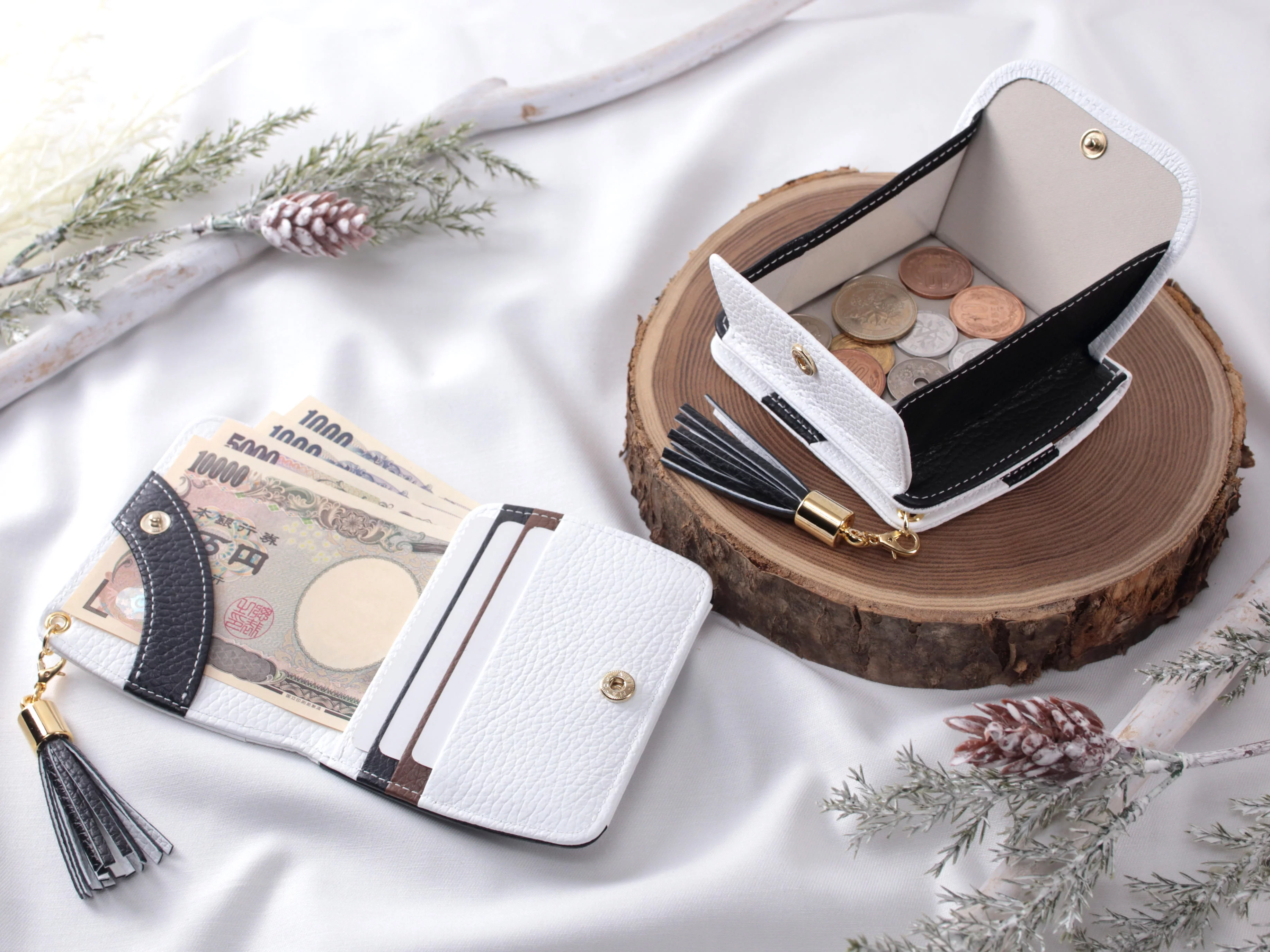 シマエナガがお財布に！ふっくらまるいコンパクト折り財布｜Creema SPRINGS